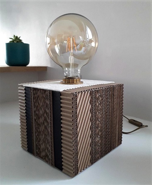 Luminaire en carton "Le Kube" : KRL : l'inventive cartonniste